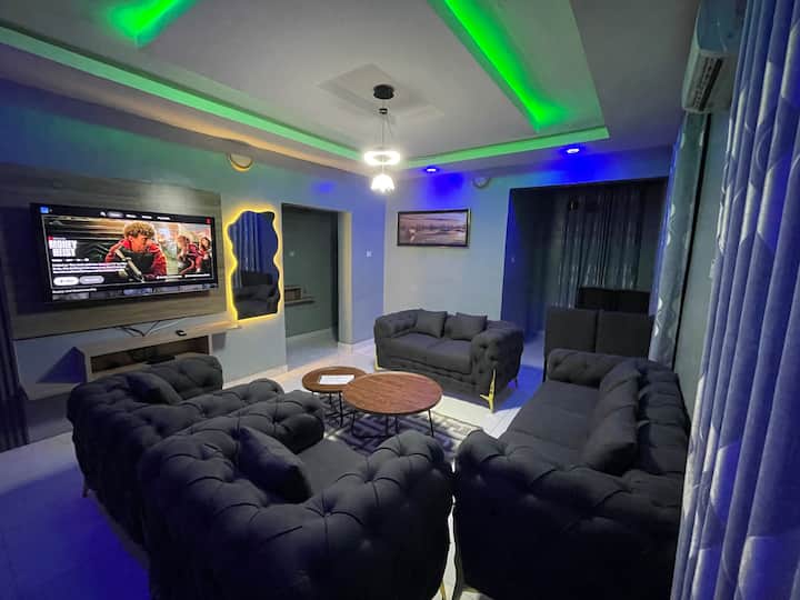 Exotic Two Bedroom Apt At Opposite Molly Hospital - Ibadán