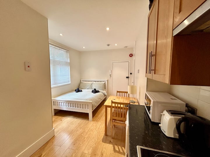 Ground Floor Studio Flat In West Hampstead - Londres