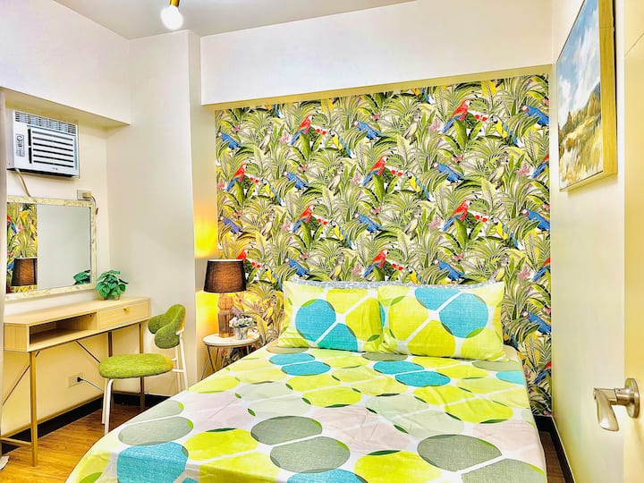 Charming 2br Suite W/skyline View+karaoke - Quezon City