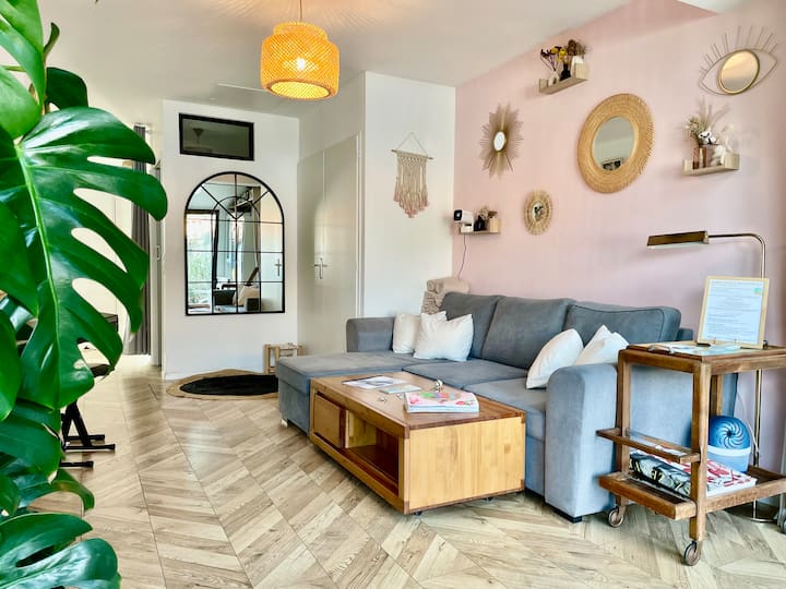 La Maison Bleue
Jacuzzi, Plage Et Port à Pied - La Rochelle