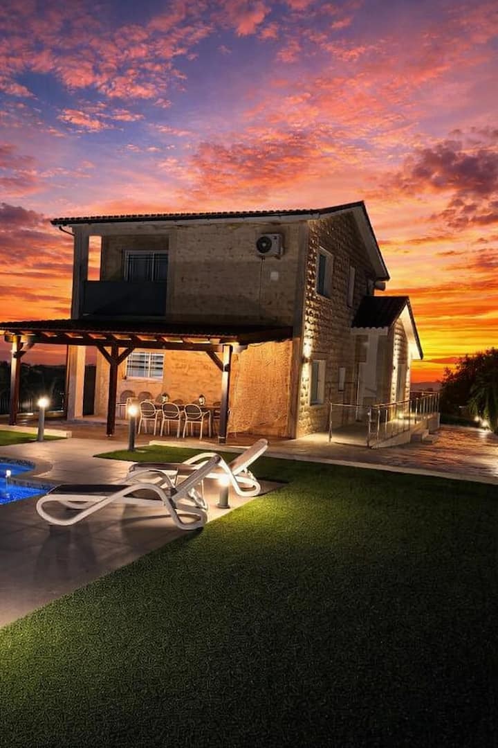 Hilltop Retreat
Kalo Chorio Limassol - Kıbrıs