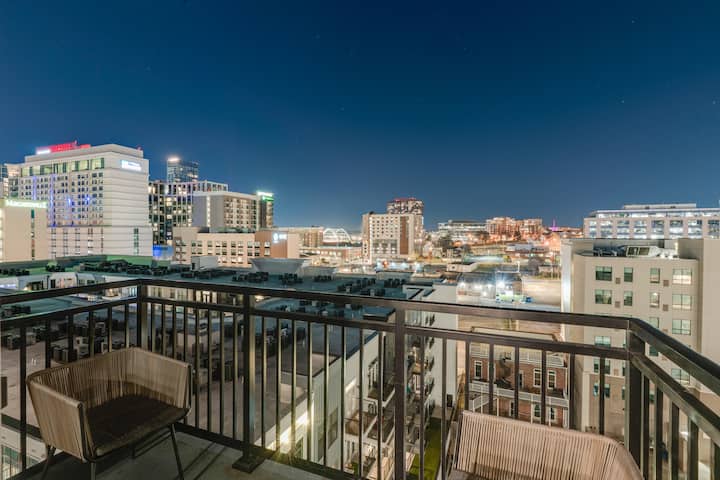 Broadway Hub | Pool + Skyline Balcony - Nashville, TN