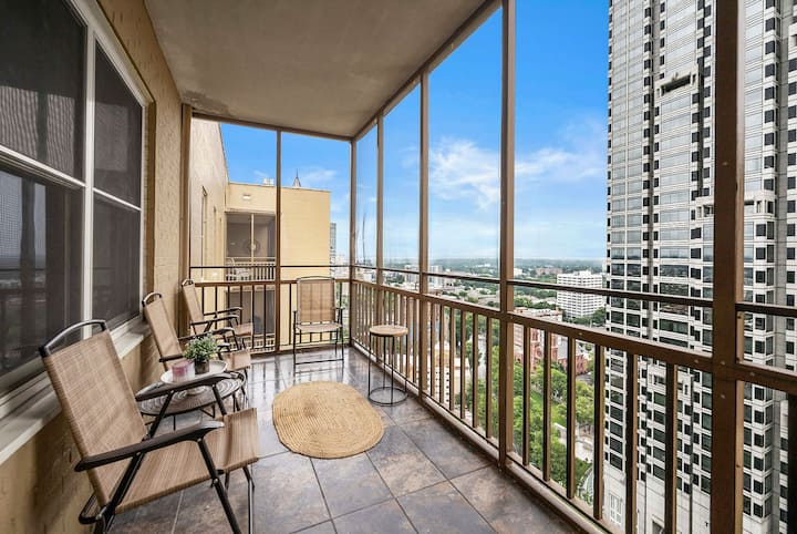Luxury 2br Skyline Apartment With City Views - Atlanta, GA