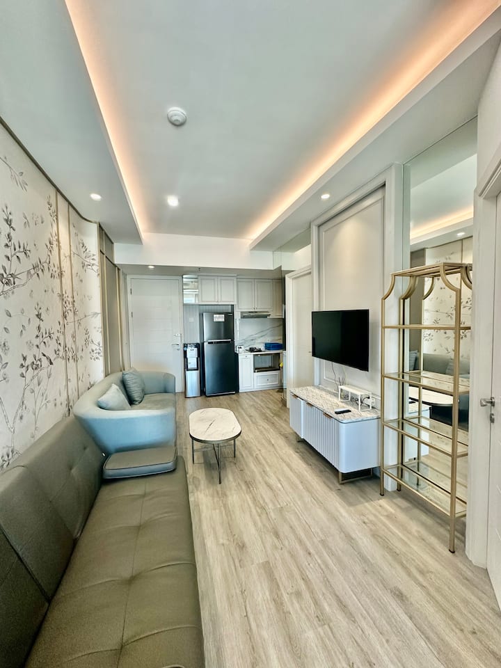 Akari Lux Benson Pakuwon Mall Netflix Wifi Hotwtr - Surabaya