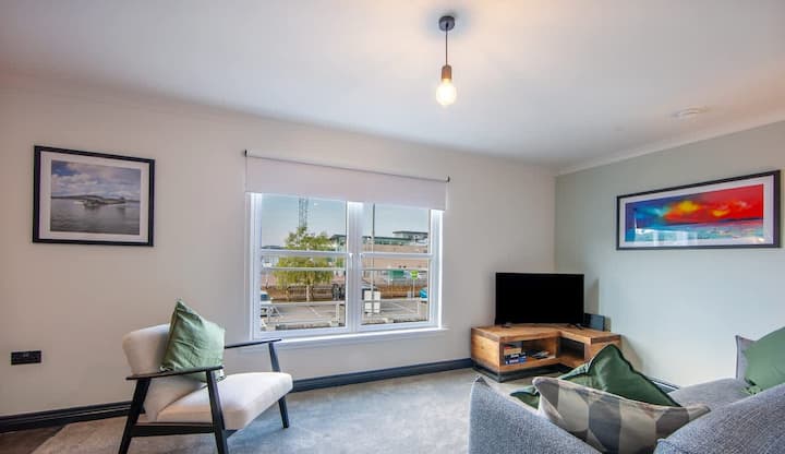 Exceptional 2bd With Sea View By Ferry Terminal - Loch Awe