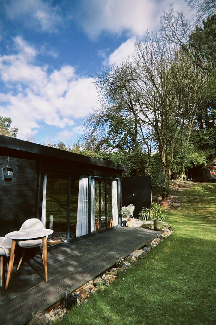 Woodland Cabin · Glass Walls · Near Harry Potter - Watford
