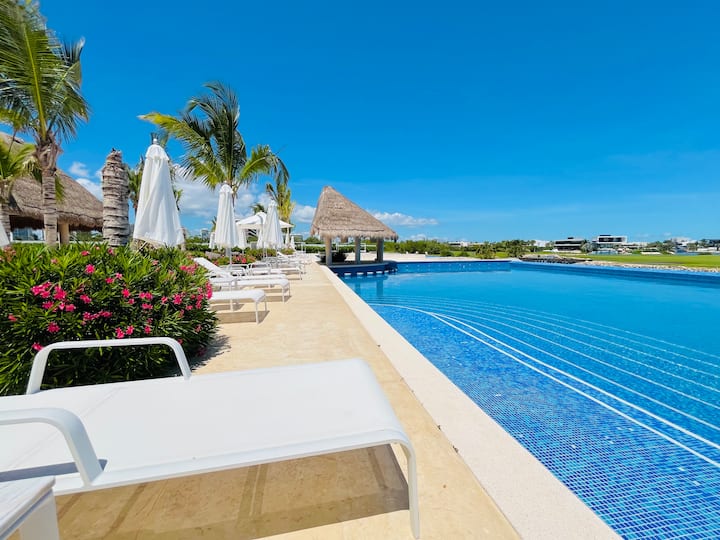 Luxurious Retreat In Exclusive Puerto Cancun - Cancún