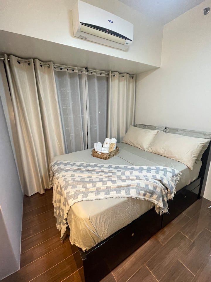 Miks Place At Air Residences Makati -37th Floor- - Makati