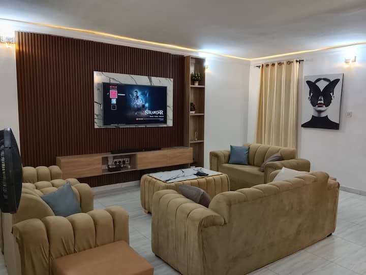 Budget 1br {20 - Airport, King-size Bed & Wifi} - Lagos, Nigeria