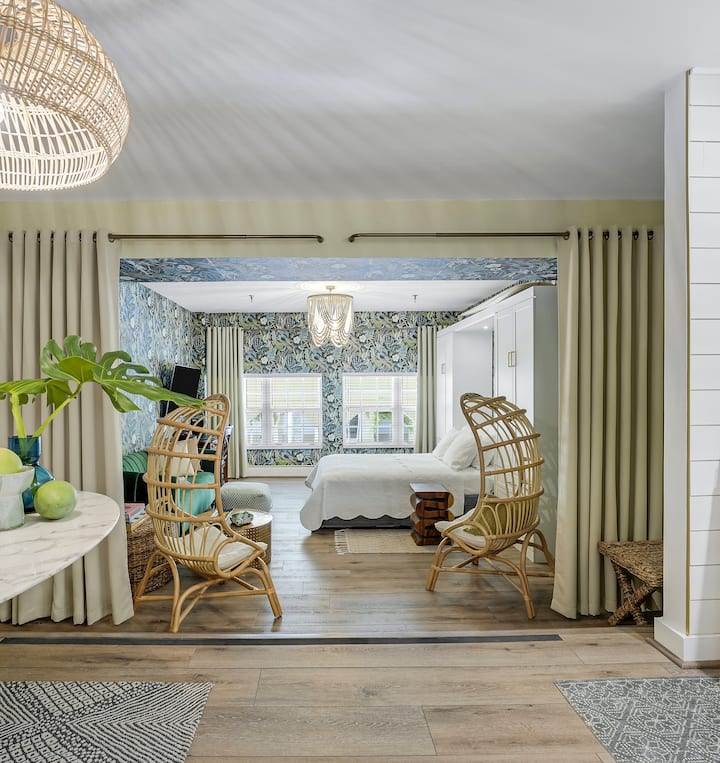New Jungle Suite, Palm Beach Hotel, Beach & Pool - Palm Beach, FL