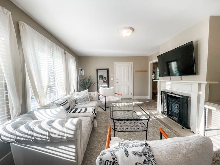 Refreshing Remodel W/king Beds - Ogden, UT