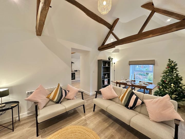 Elegant Apartment In Prime Central Location - Hereford