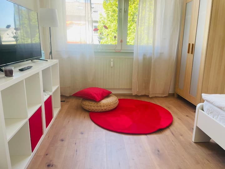 Rotes Zimmer Mit Garten Blick - Cassel
