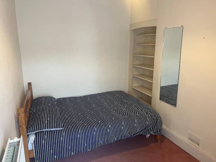 Shared House In Bangor - バンガー