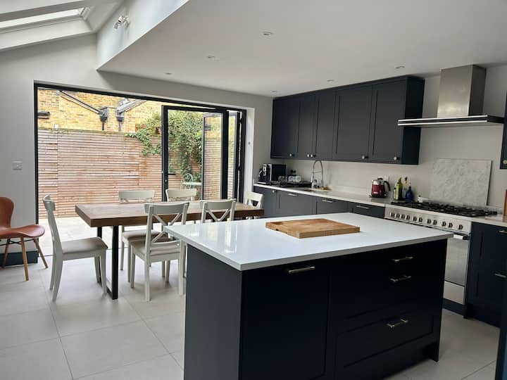 Modern Townhouse In Stunning Wandsworth Town - Chelsea