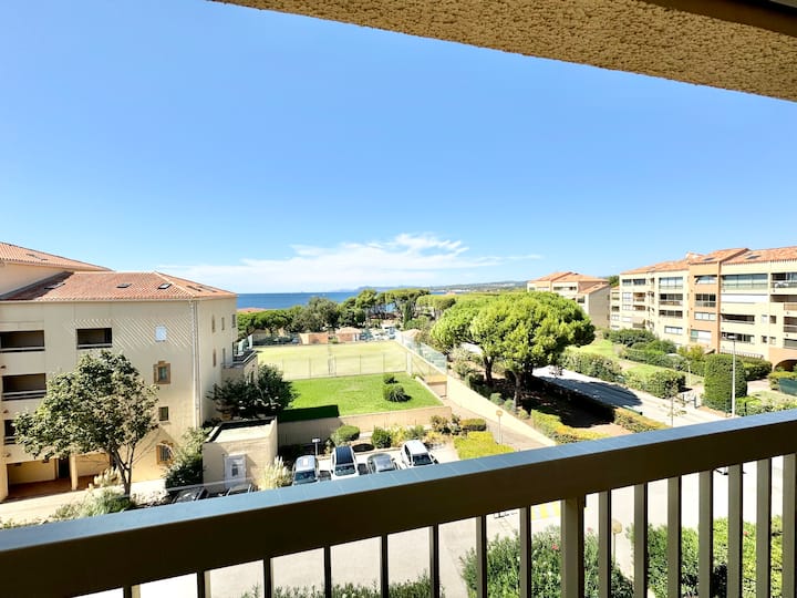 T4 Climatisé Spacieux Vue Mer, 200m De La Plage - Sanary-sur-Mer