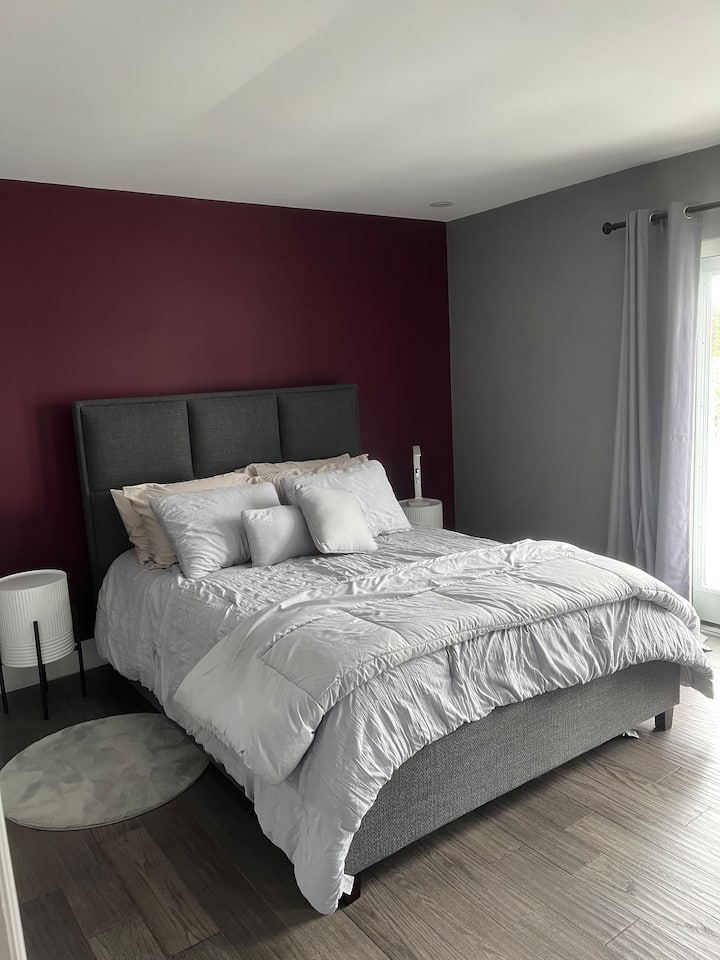 Lakeshore B&b - Sunrise Room
Separate Entrance - Niagara-on-the-Lake