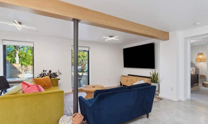 Cozy Flat | Close To Dt | Pet Friendly - Raleigh, NC