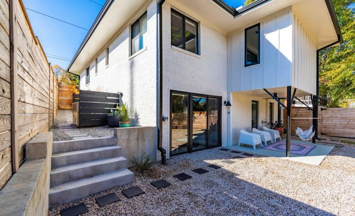 Cozy Flat | Close To Dt | Pet Friendly - Raleigh, NC