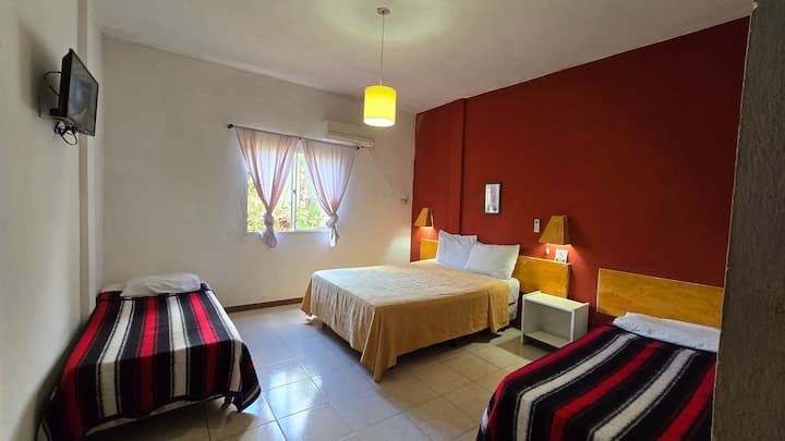Familiar, Céntrico, Piscina, Desayuno Incluido - Puerto Iguazú