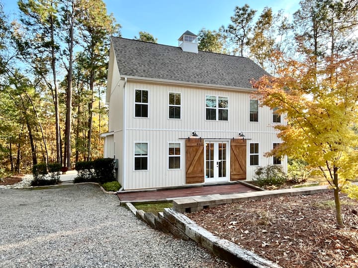 Unique Modern “Barngalo” - 3 Mi To Downtown Aiken - Aiken, SC