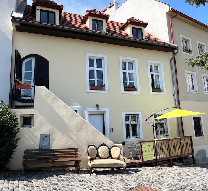 Dve Izby (Vlastne Poschodie) Pre 10 Hosti - Bratislava