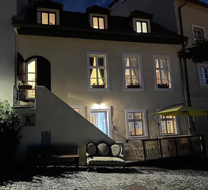 Cely Hostel 15 Hosti•top Lokalita•skvelé Oslavy - Bratislava
