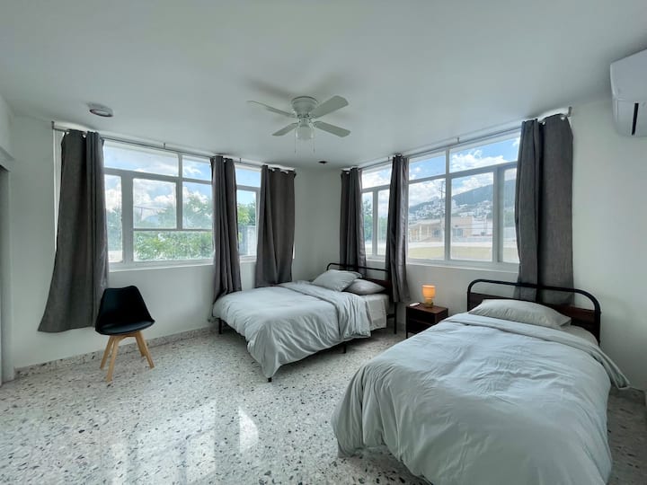 ¡Hermosa Residencia Por Galerías Monterrey! - Monterrey