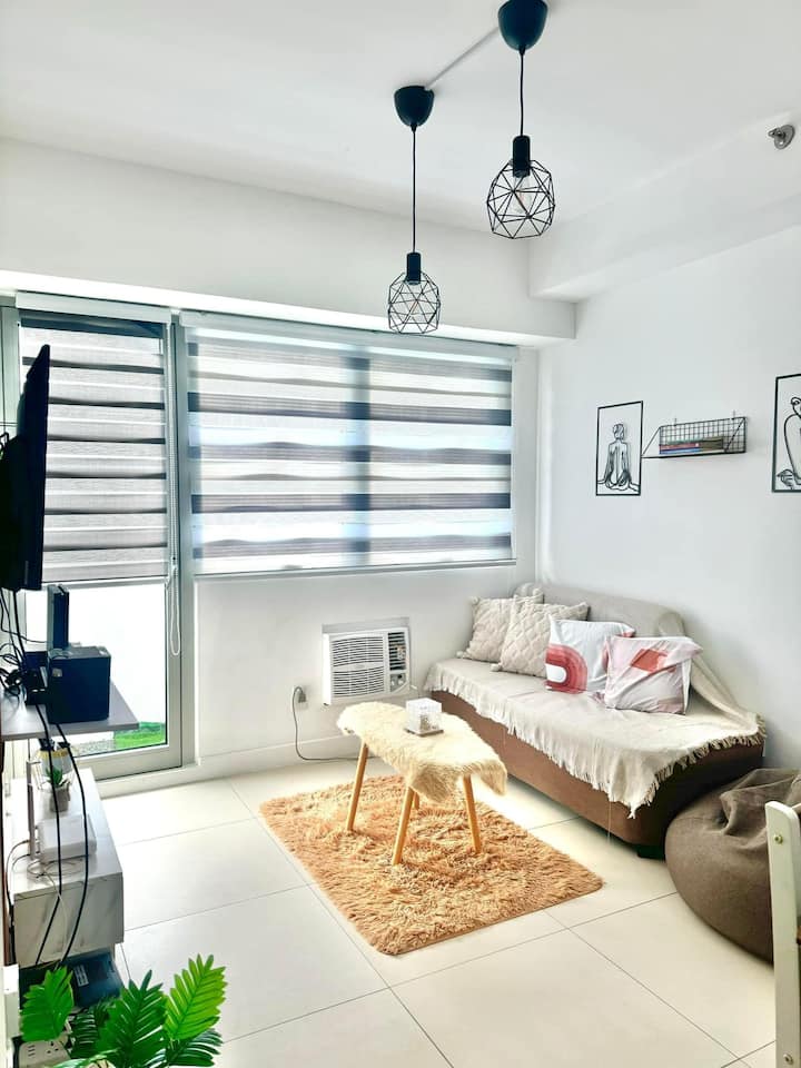 Cozy Unit In Batasan Hills With Free Pool Access - San Mateo