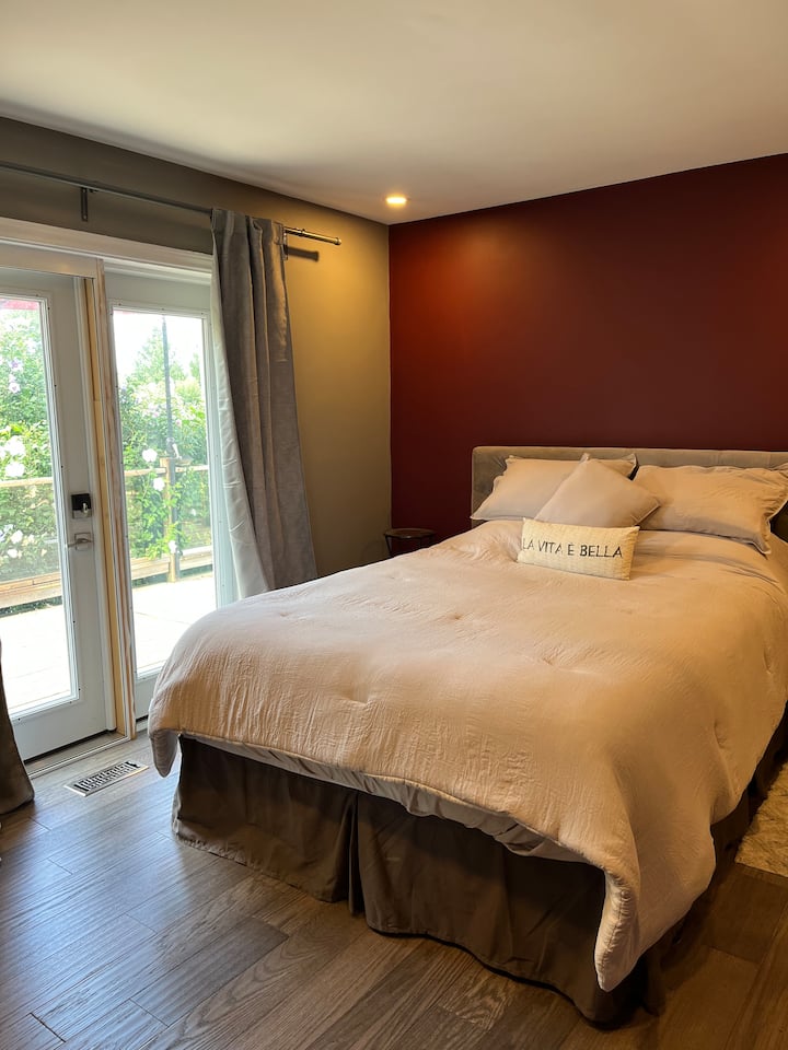 Lakeshore B&b - Sunset Room Separate Entrance - Niagara-on-the-Lake