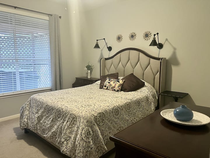 #1 Private, Peaceful, Comfy, Friendly & Clean! - The Woodlands, TX