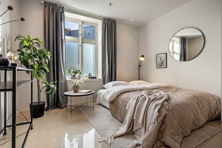 Charming Apartment | Bus Stop & Parking Outside - Bergen