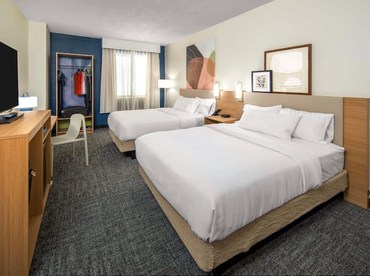 Redlands 2 Queen Room W/ Breakfast & Parking - Redlands, CA