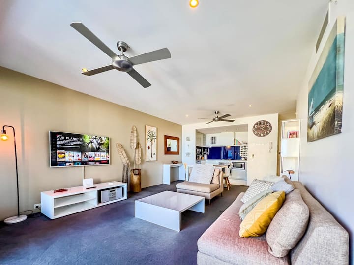 Circle On Cavil Escape - Surfers Paradise