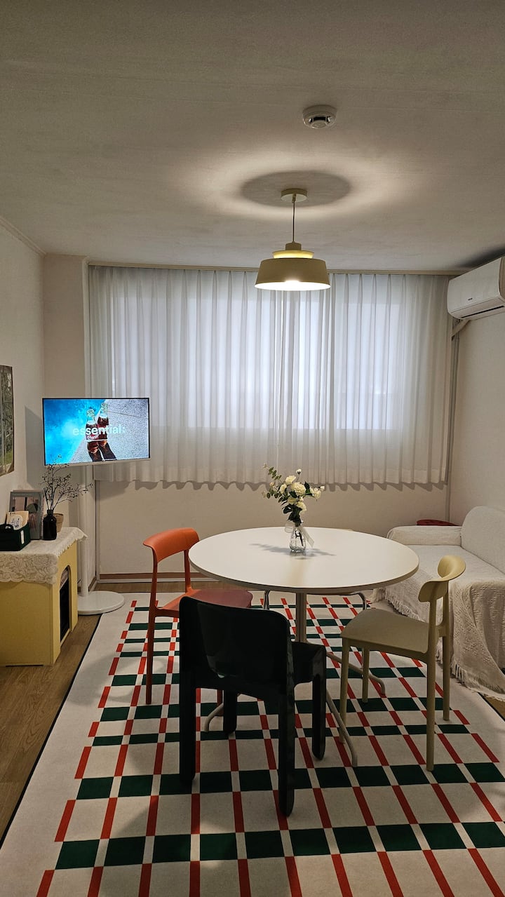 [빅초특가!] 위치좋고교통편리 #망원시장입구#망리단길#한강공원#홍대10분#최대6인#bts - Seoul