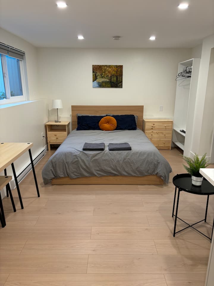 Private Studio + Parking - 6400