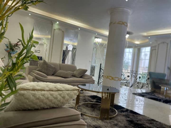 Villa With Heated Pool In Sheik Zayed Compound - Le Caire