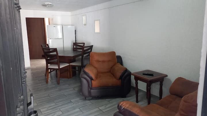 Casa 1 Guadalajara (5 Personas, 2 Hab, Cochera) - Lagos de Moreno