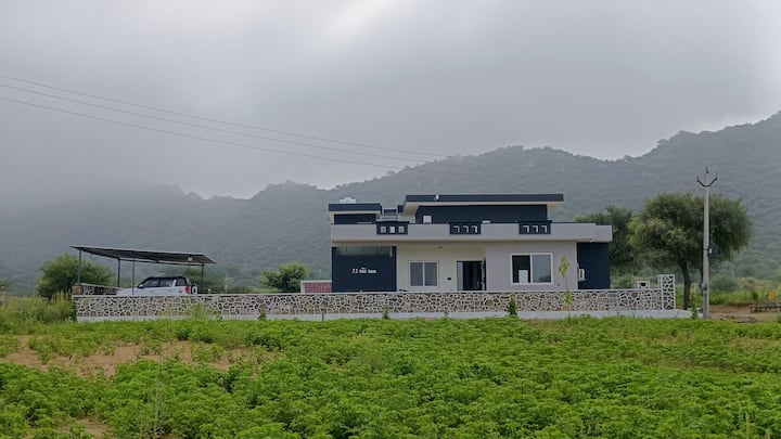 32 Hill Farm “Stay Under A Cozy Nature” - Sikar