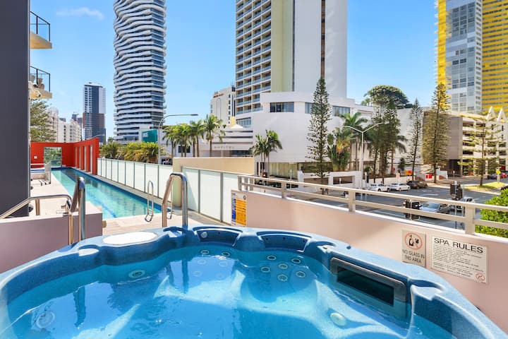 Park Views & Luxe Amenities In Broadbeach - Broadbeach