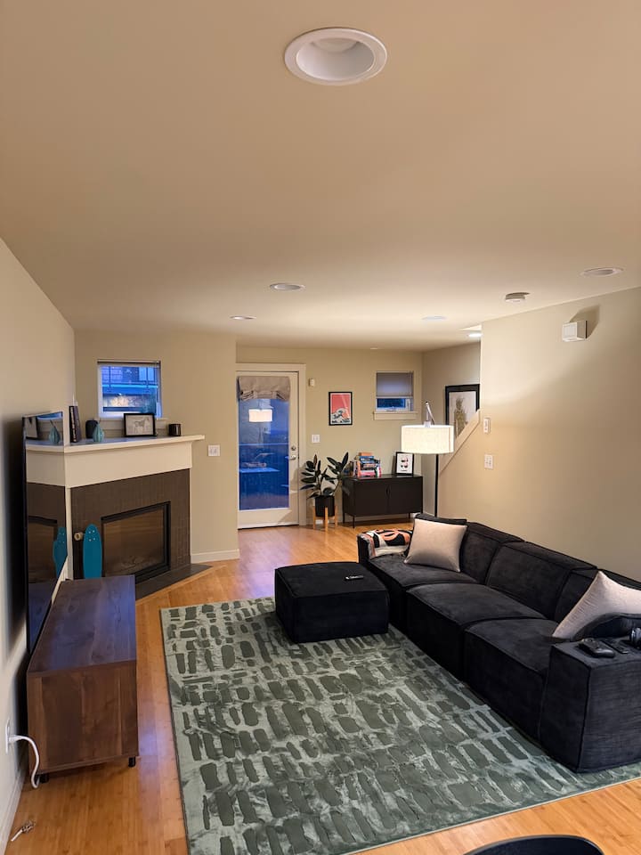 The Magnolia Nook • Modern, Quiet, Cozy - Seattle, WA