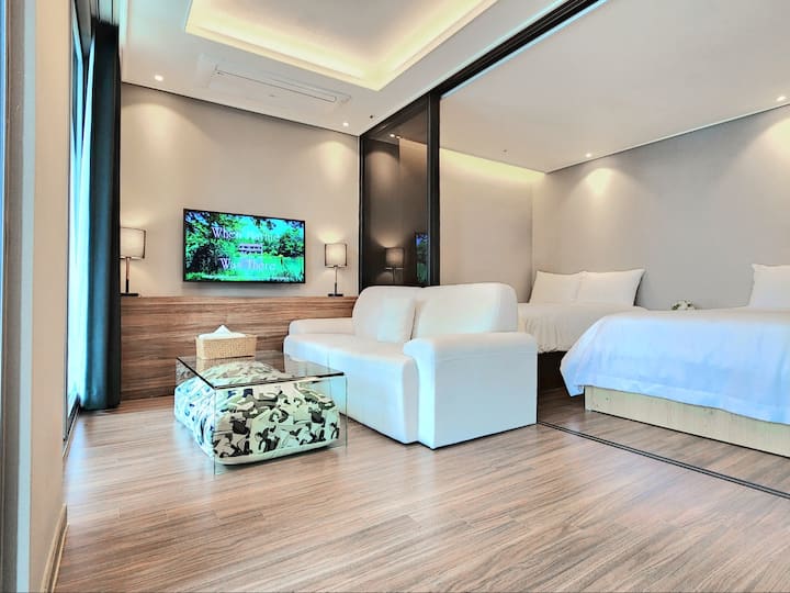 L14[신축/합법숙소][핵심번화가/해운대 해변5분/지하철역 3분/짐보관/정수기/ott] - South Korea