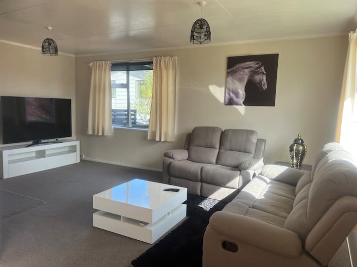Cozy Retreat With Stunning Views - Taupō