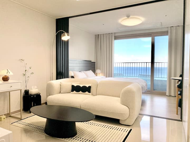 [속초 Anon] 24초고층 시그니처 오션뷰 12시 체크아웃 • 해돋이 감상 •Ott - Sokcho-si