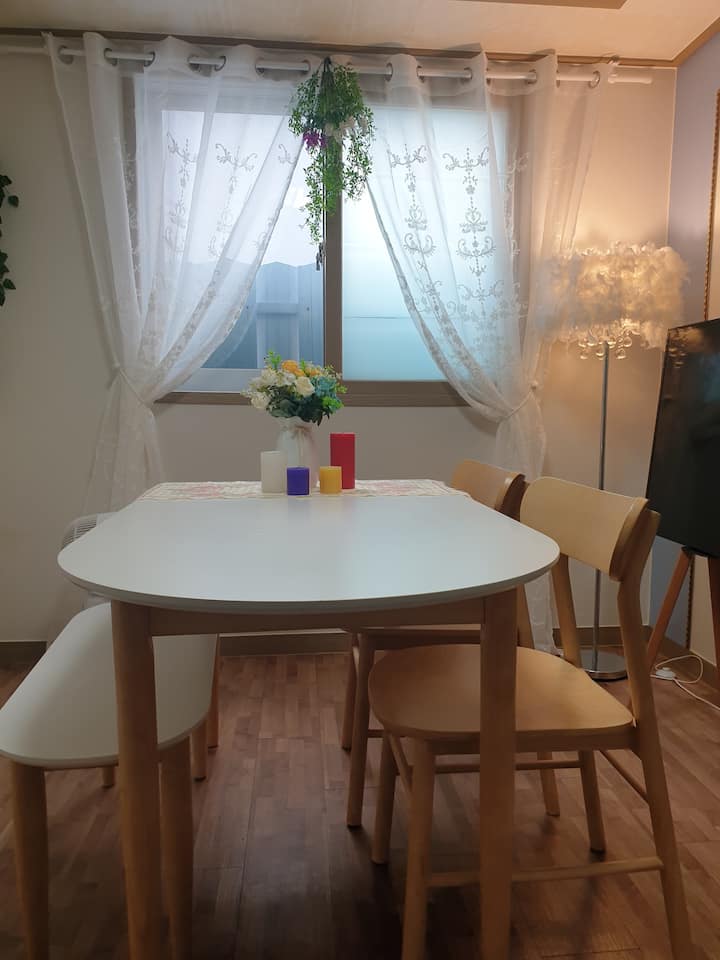 Daegu/luna Casa/
[합법숙소]무료주차
#경대병원역5분
#동성로핫플
#김광석거리 - Daegu