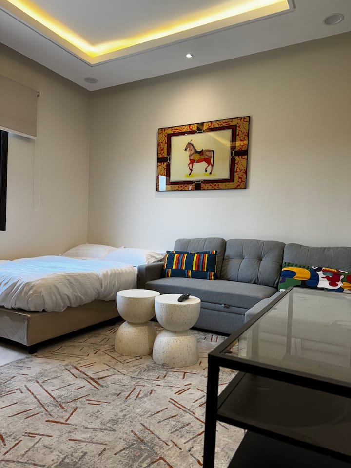 Studio With Furnished Roof Near The Airport - Riyadh