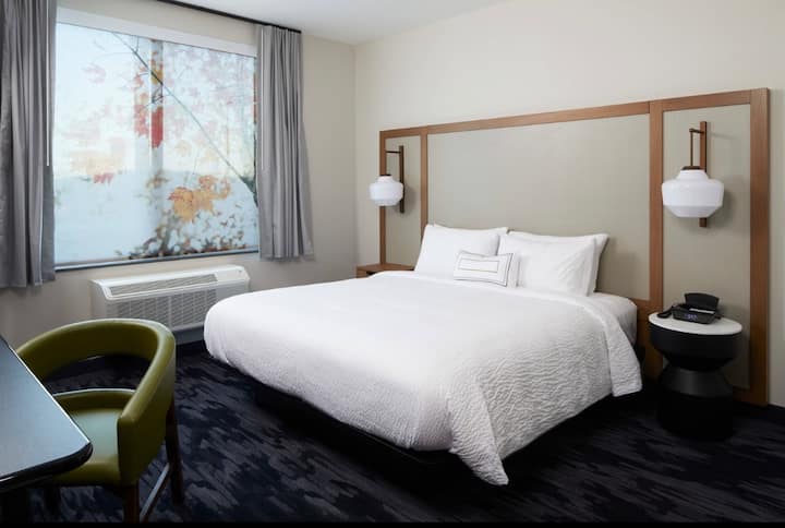 Moreno Valley 1 King Suite W/ Breakfast & Parking - Moreno Valley, CA