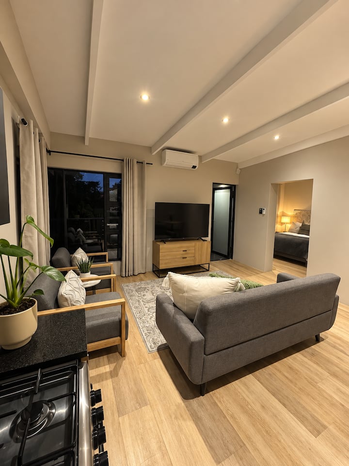 Somerset-west Prime Spot! (Solar Powered) - Somerset West