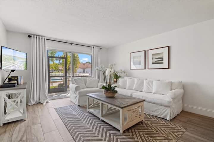 Siesta Beach Condo W/new Kitchen & Heated Pool - Siesta Key, FL