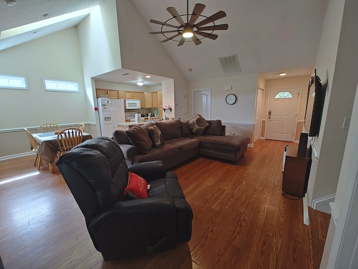 Work Groups Welcome - 3br Home With Screened Porch - New Bern, NC